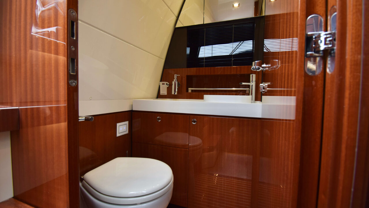 Riva Rivamare 38 #19 - Lengers Yachts: Luxury Yacht dealer Europe