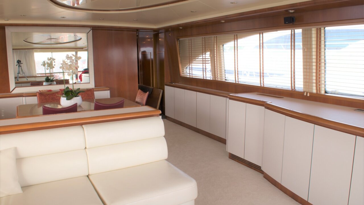 Cantieri Navali Falcon Srl 90 - Lengers Yachts: Luxury Yacht dealer Europe