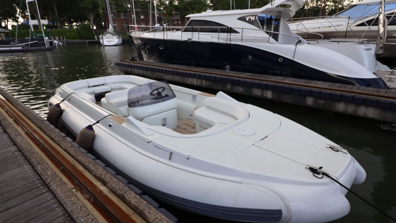 Castoldi Jet Tender 23 - Lengers Yachts: Luxury Yacht dealer Europe