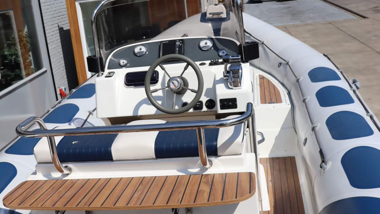 Valiant V-750 - Lengers Yachts: Luxury Yacht dealer Europe