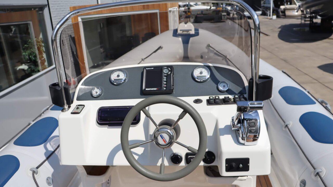 Valiant V-750 - Lengers Yachts: Luxury Yacht dealer Europe