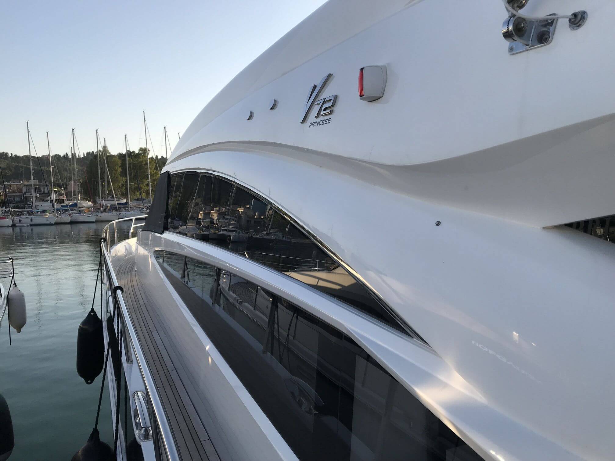 Princess V72 - Lengers Yachts: Luxury Yacht dealer Europe