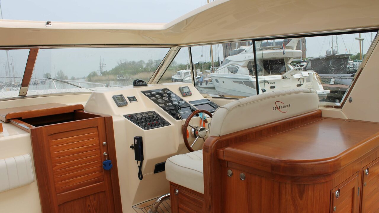 Apreamare 12 Semicabinato - Lengers Yachts: Luxury Yacht dealer Europe