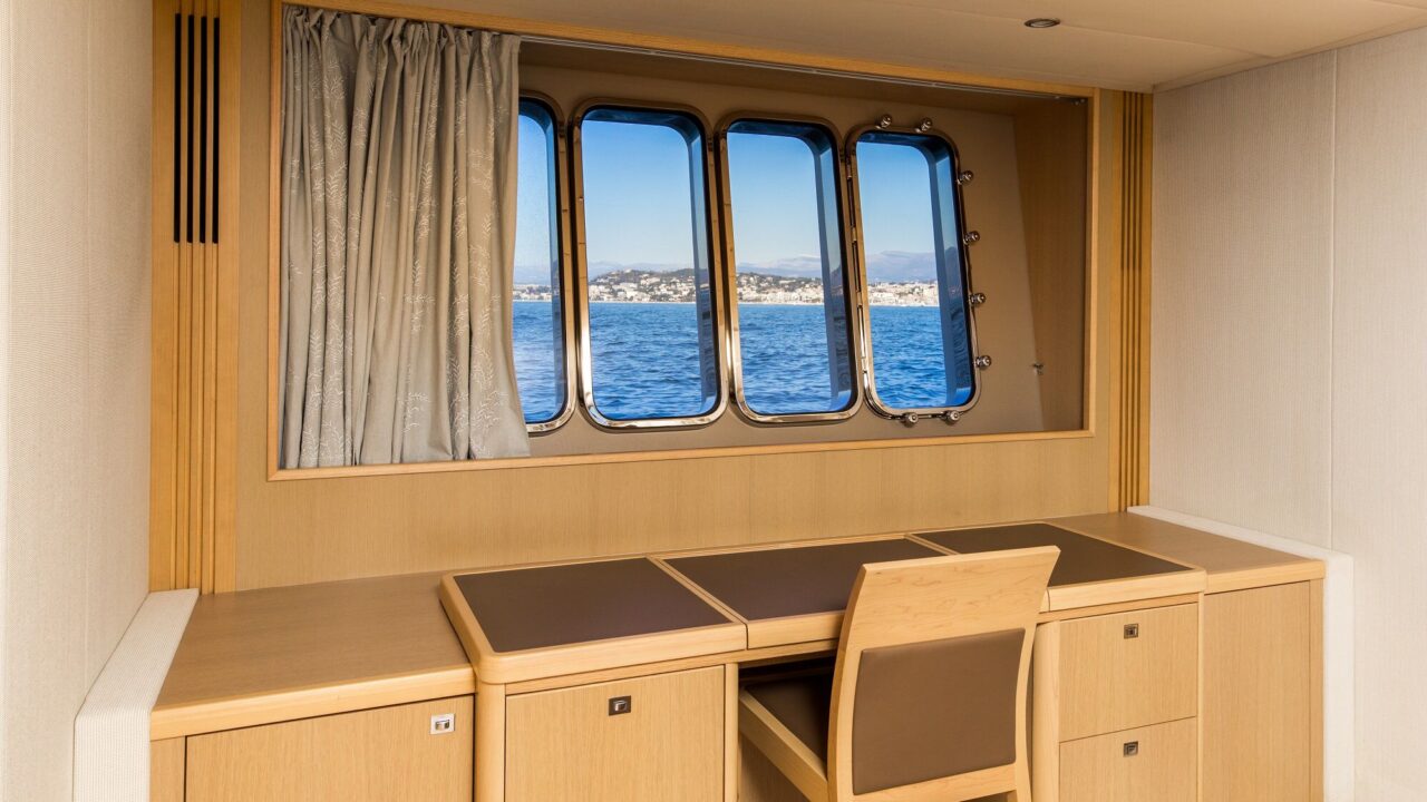 Princess 85 #12 - Lengers Yachts: Luxury Yacht dealer Europe