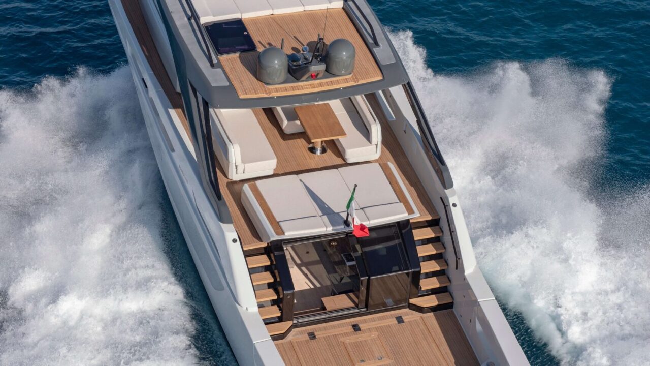 Bluegame BG72 #06 - Lengers Yachts: Luxury Yacht dealer Europe