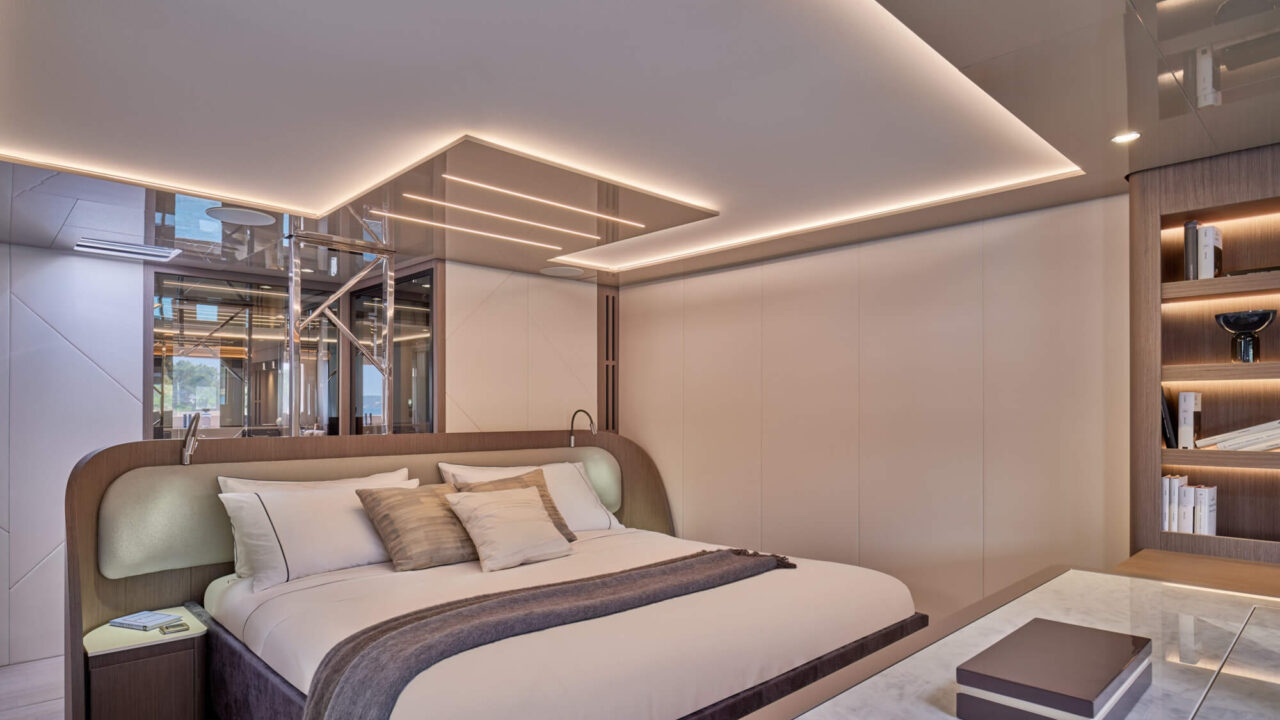 Prestige M8 - Lengers Yachts: Luxury Yacht dealer Europe
