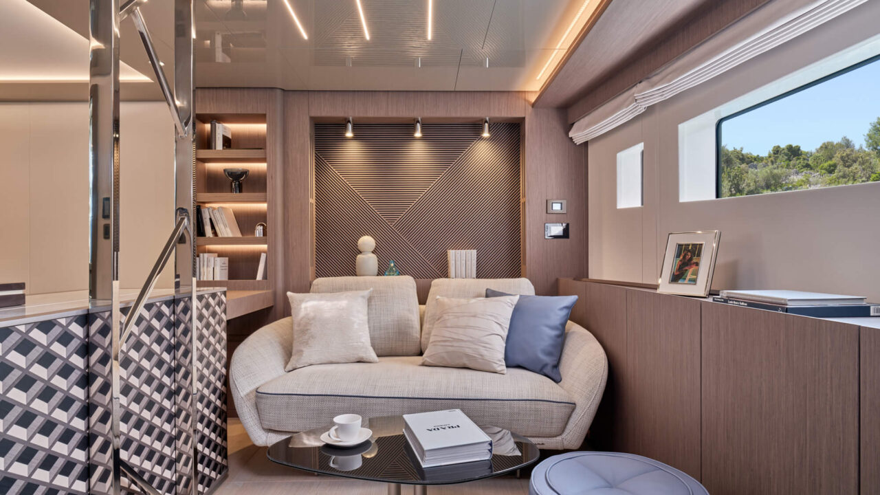 Prestige M8 - Lengers Yachts: Luxury Yacht dealer Europe