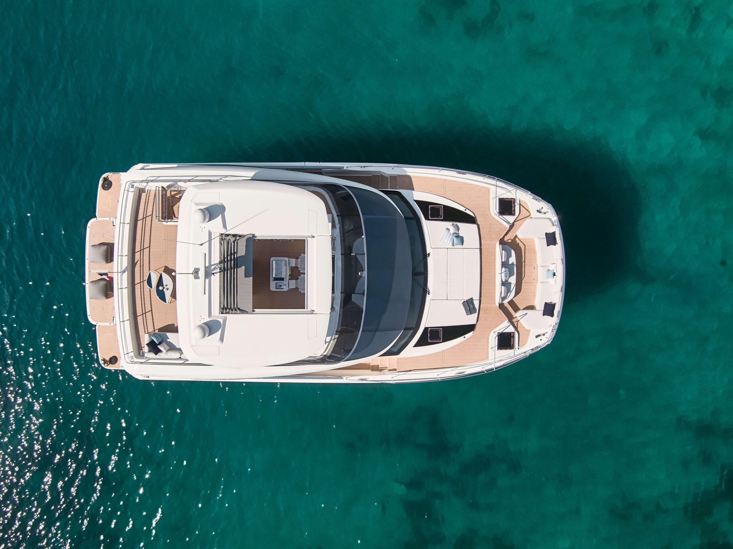 Prestige M8 - Lengers Yachts: Luxury Yacht dealer Europe