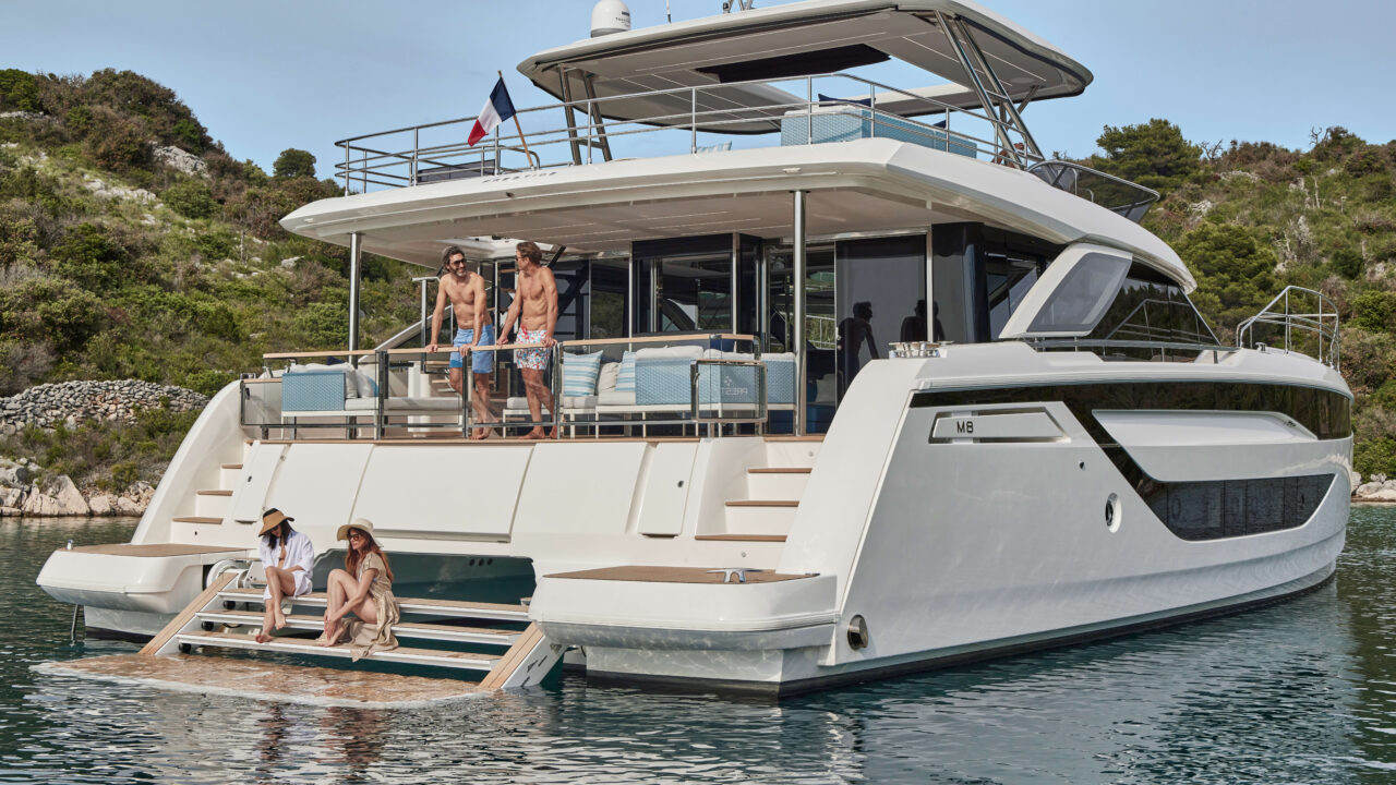 Prestige M8 - Lengers Yachts: Luxury Yacht dealer Europe