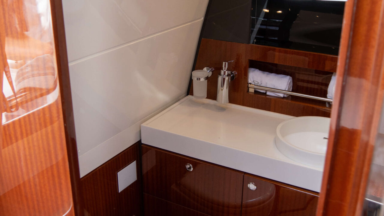 Riva Rivamare 38 #66 - Lengers Yachts: Luxury Yacht dealer Europe