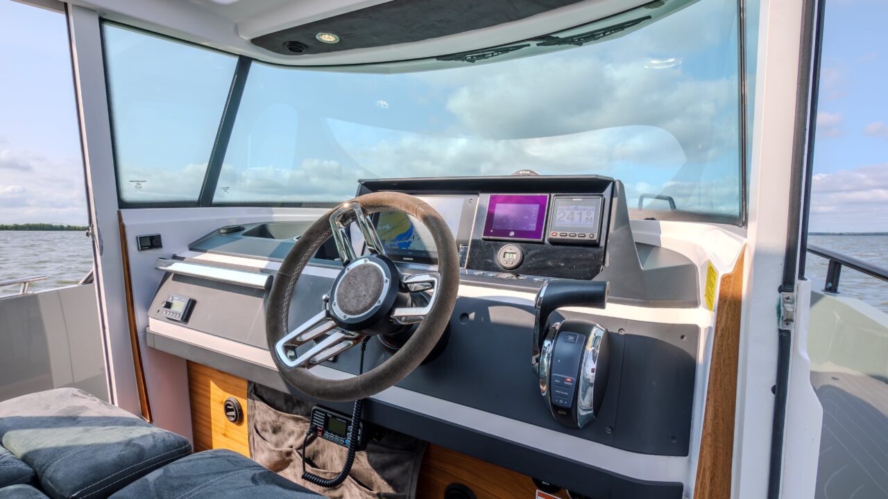 Axopar 28 Cabin - Lengers Yachts: Luxury Yacht dealer Europe