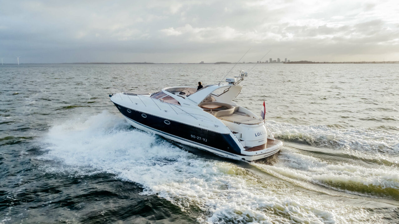 Fairline Targa 43 #527 - Lengers Yachts: Luxury Yacht dealer Europe