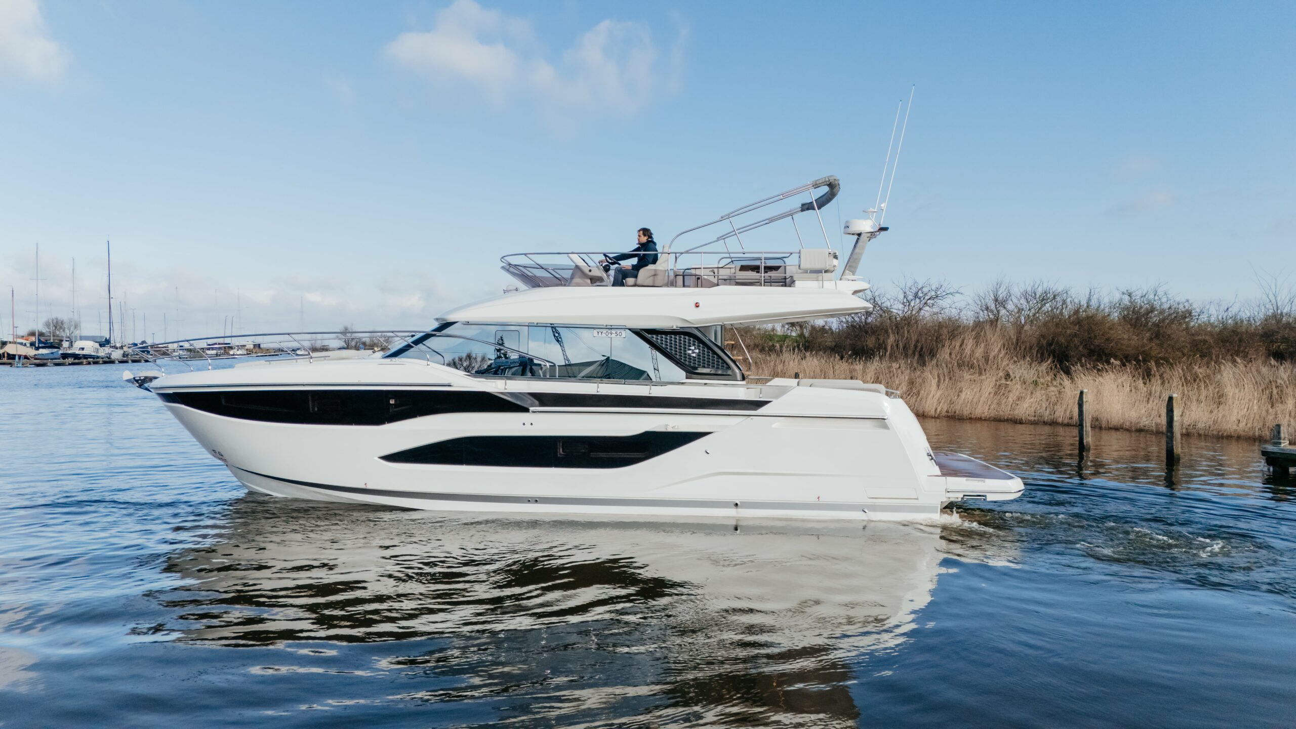 Prestige F4 #03 - Lengers Yachts: Luxury Yacht dealer Europe