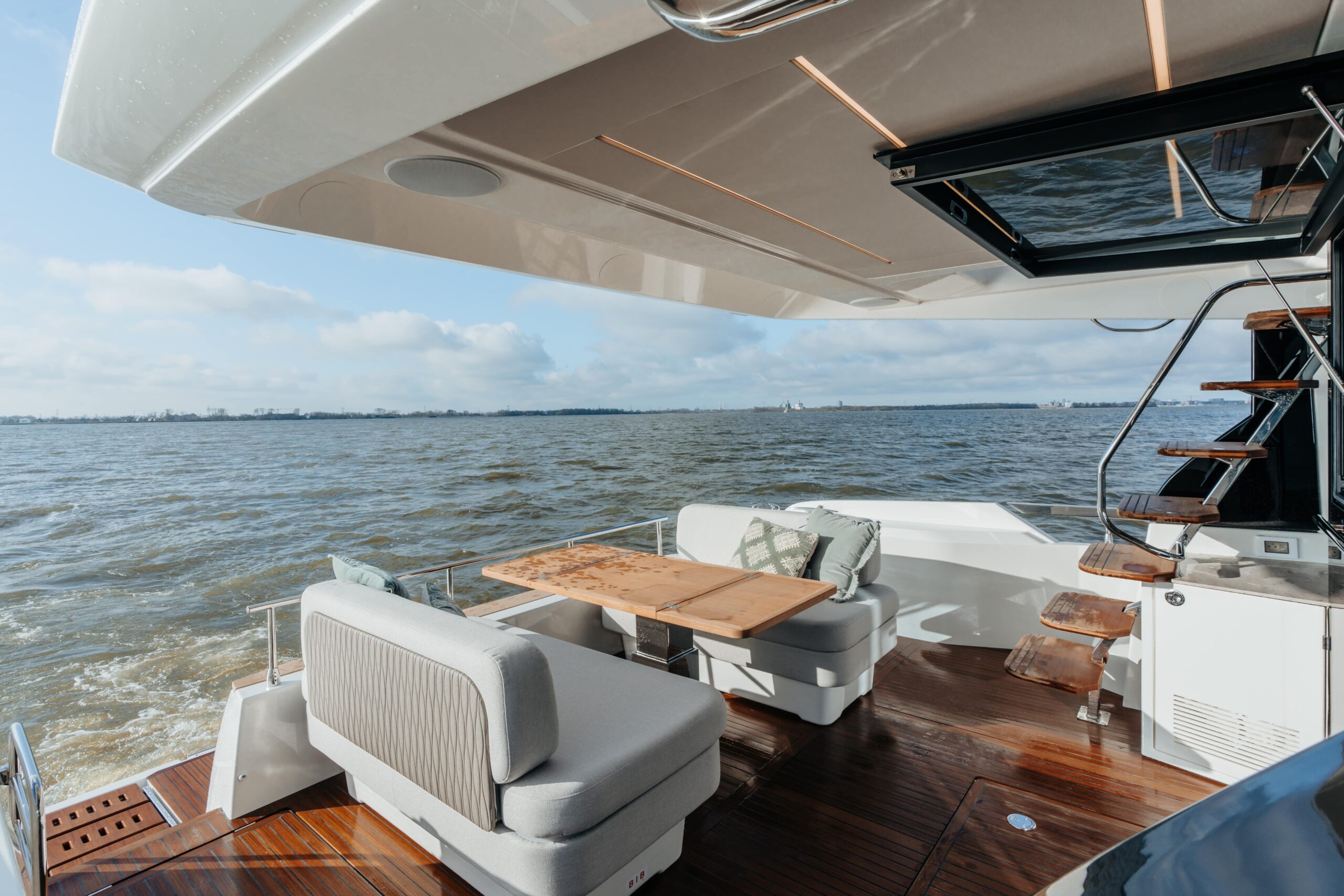 Prestige F4 #03 - Lengers Yachts: Luxury Yacht dealer Europe