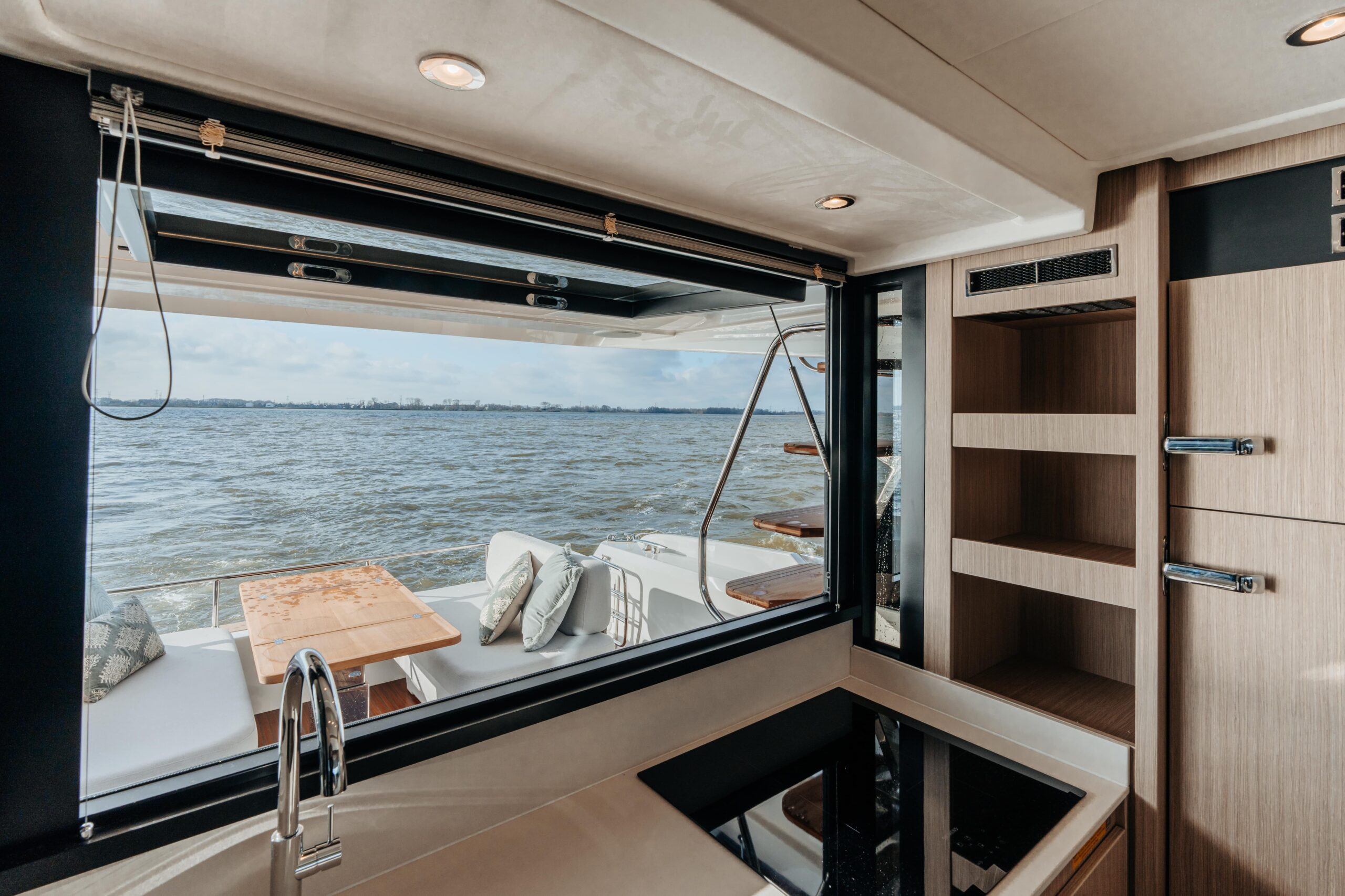 Prestige F4 #03 - Lengers Yachts: Luxury Yacht dealer Europe