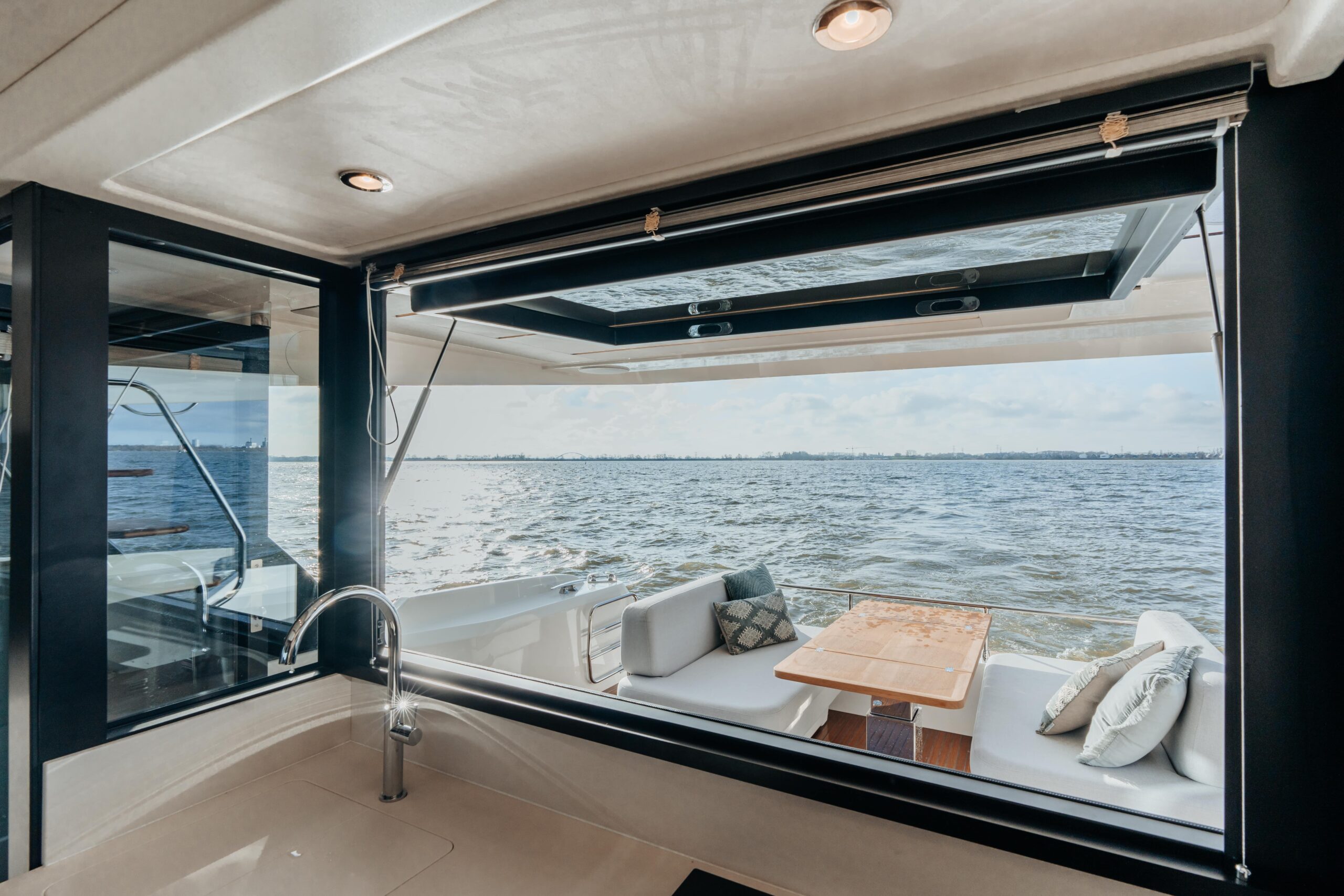 Prestige F4 #03 - Lengers Yachts: Luxury Yacht dealer Europe