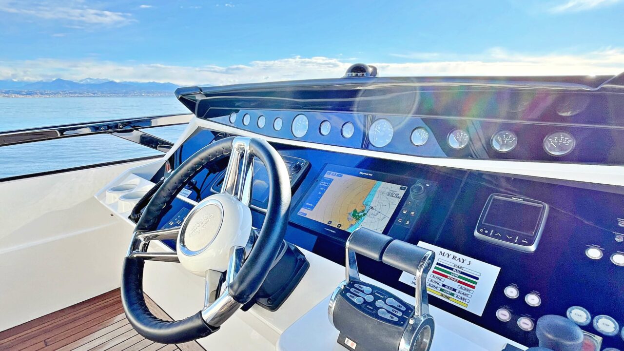 Sunseeker 28 Ray - Lengers Yachts: Luxury Yacht dealer Europe