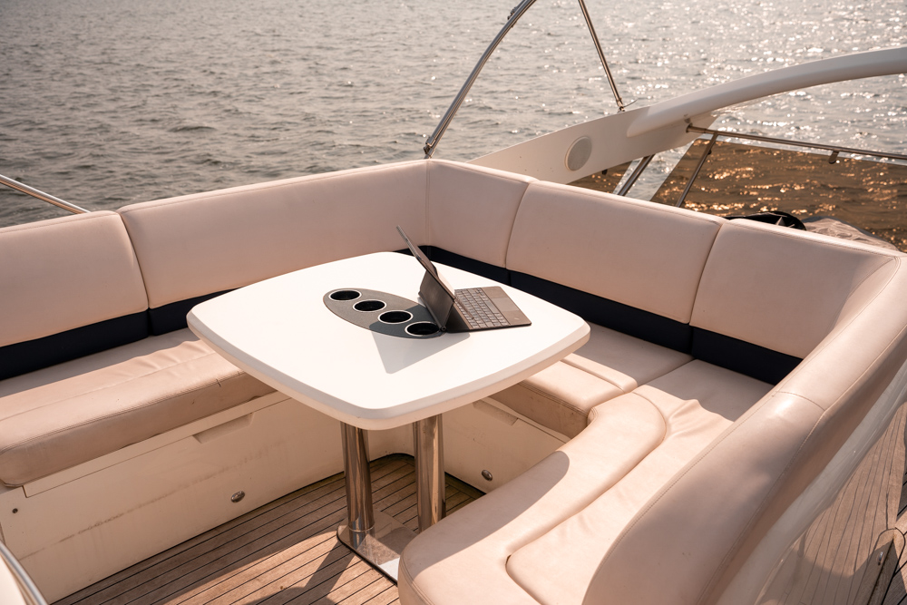 Princess 58 flybridge - Lengers Yachts: Luxury Yacht dealer Europe