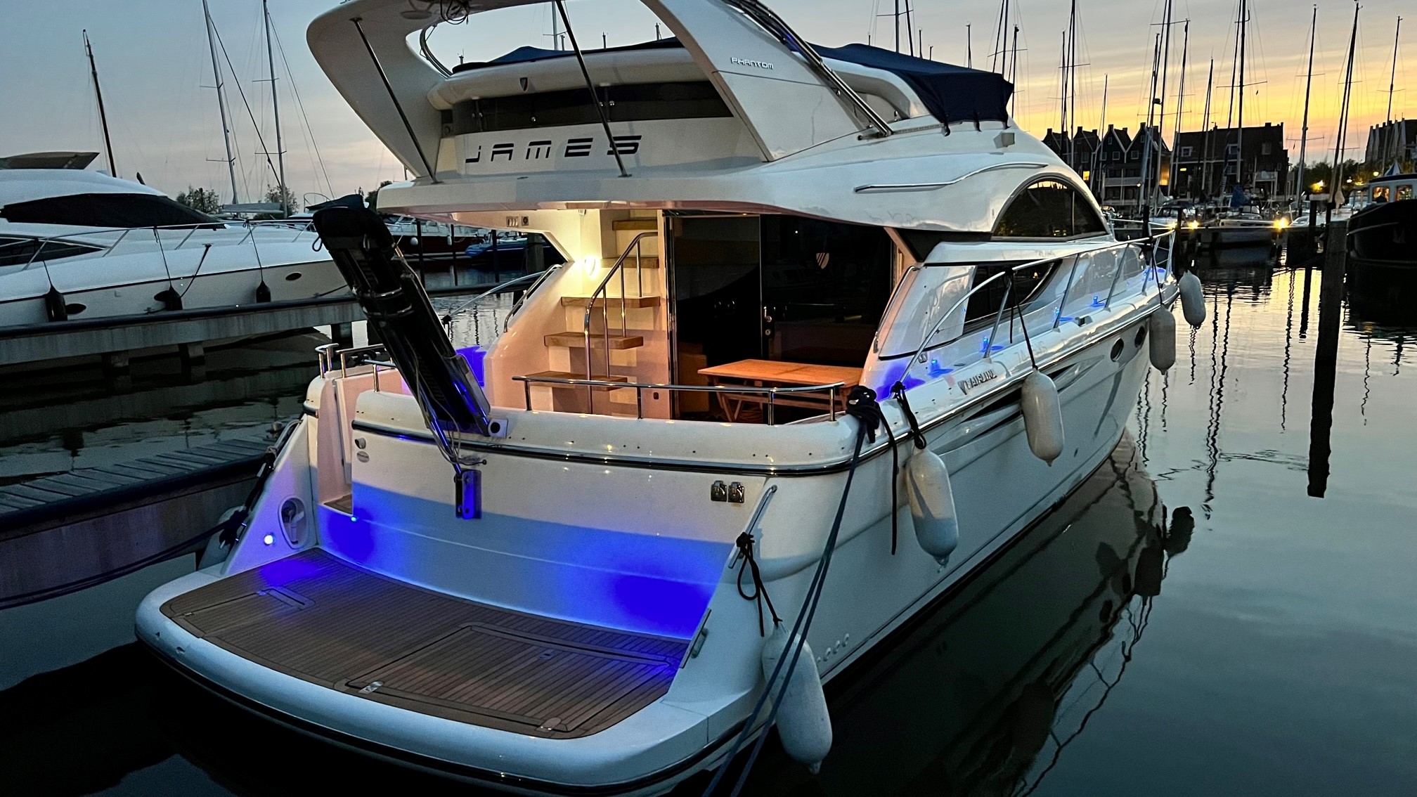 Fairline Phantom 50 - Lengers Yachts: Luxury Yacht dealer Europe